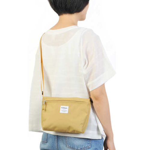 CANA 隨身側背包／芥末黃【hellolulu】- TAAZE 讀冊生活